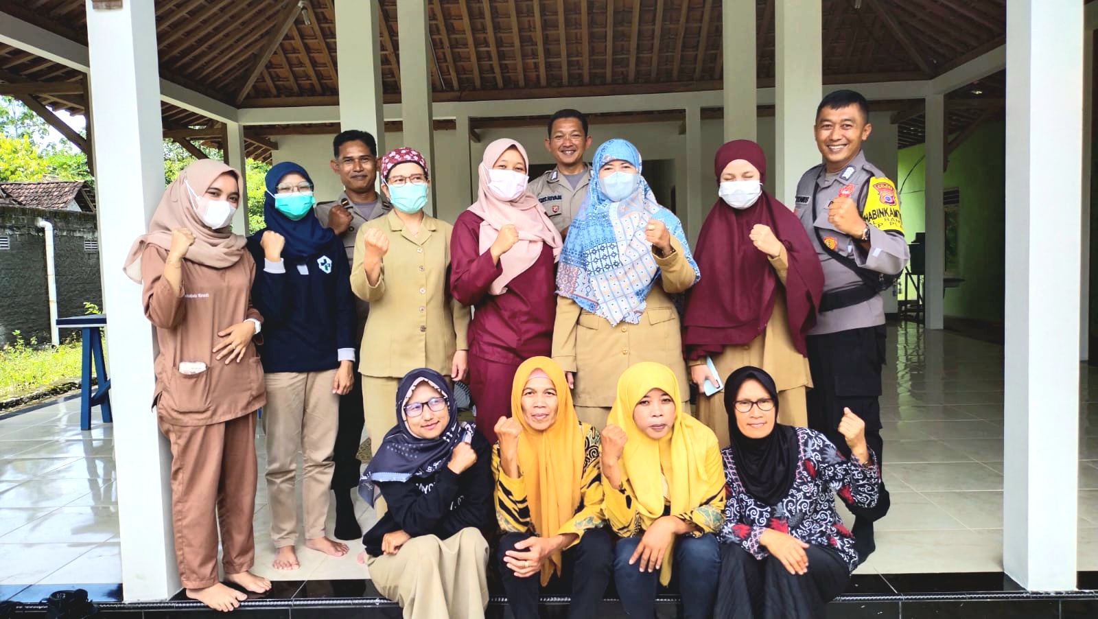 Upaya Cegah Stunting, Bripka Antonius Hendriyanto Bagikan Makanan ...